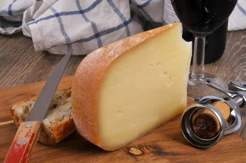 Biarritz: Culture and Food Walking Guided Tour - Food Tastings and Culinary Delights