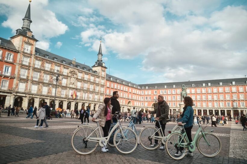 BiciTapeo : Tapas and Highlights Guided Vintage Bike Tour - A Closer Look at the Madrid Vintage Bike Tour