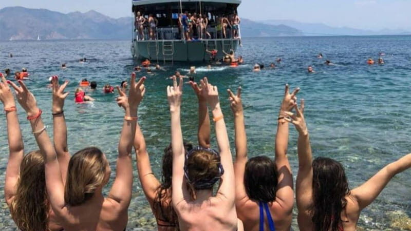 Big Boss Boat Trip Adults Only +16 - Key Points