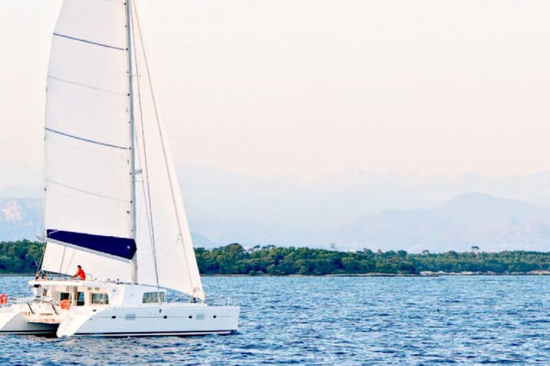 Big Island: Luxury Catamaran Trip along the Kona Coast - The Guides: Knowledgeable and Friendly