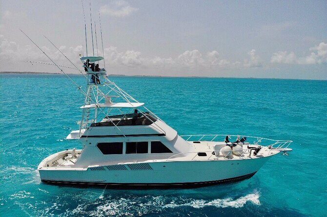 Biggest Luxury Yacht Boat Best in Cancun up to 28 pax - An In-Depth Look at the Experience