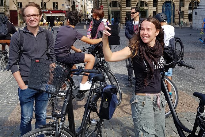 Bike Paris treasures with a live guide - Families & Friends - Authentic Experiences and Traveler Feedback