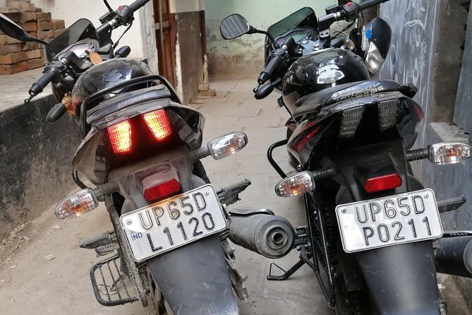 Bike Tour of Varanasi - Stop 2: Banaras Hindu University and the Golden Temple