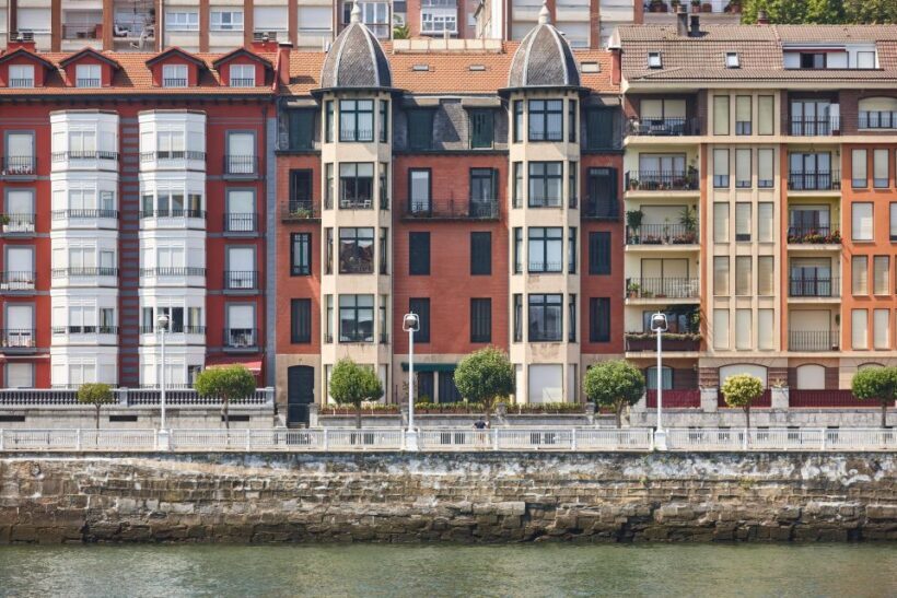 Bilbao: Express Walk with a Local in 60 minutes - Who Should Consider This Tour?