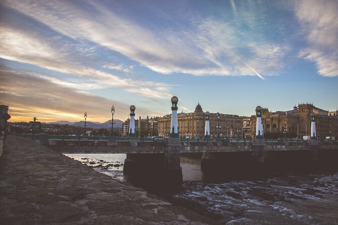 Bilbao: Gaztelugatxe, Bermeo, Mundaka, and Gernika With Txakoli - Visiting Gernika