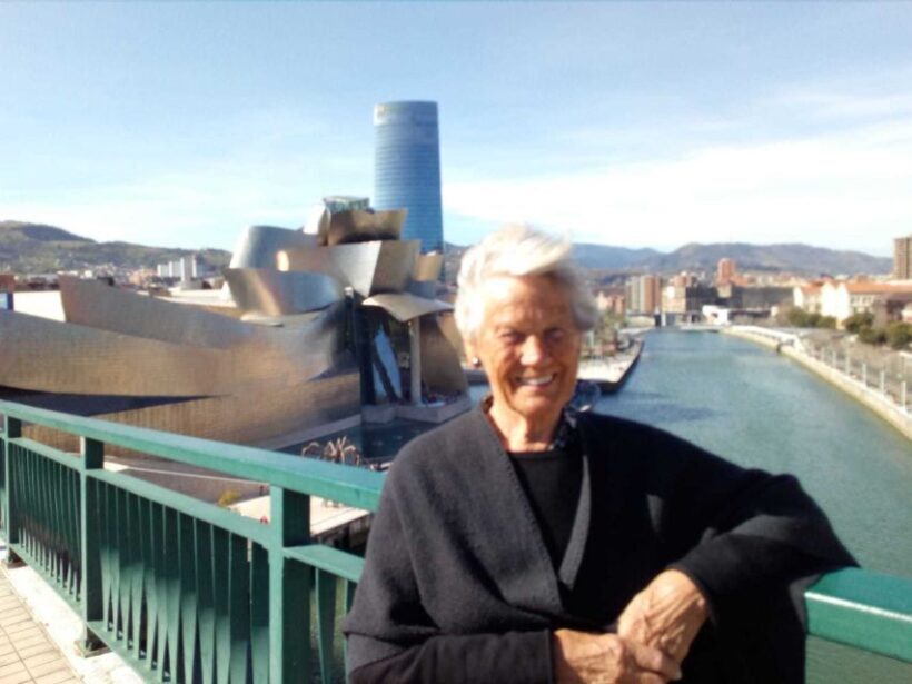 Bilbao: Historical and Architectural Walking Tour - End with Pintxos and Local Flavor