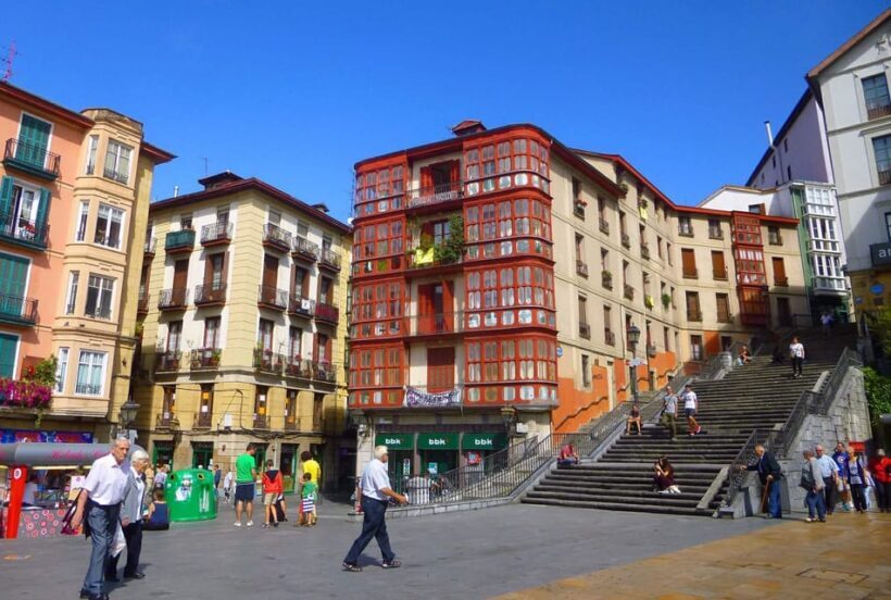 Bilbao old town walking tour - Authenticity and Atmosphere