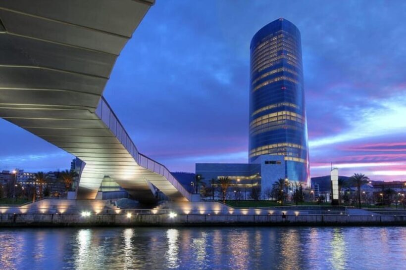 Bilbao : Private Custom Walking Tour with a Local Guide - An In-Depth Look at the Experience
