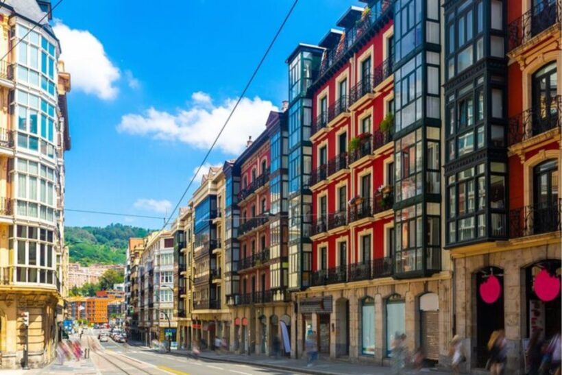 Bilbao: Private custom walking tour with a local - The Experience in Action