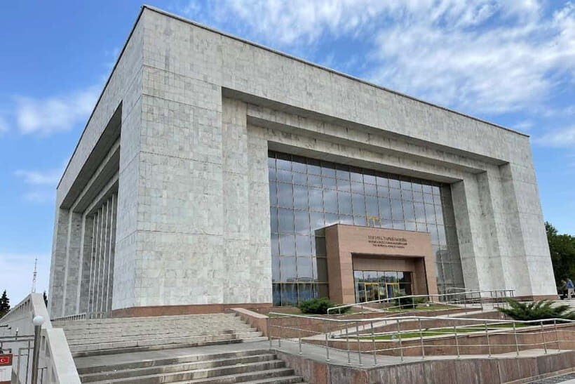 Bishkek: Private City Tour with Local Guide & Snacks - Value and Practicalities
