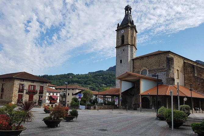 Bizkaia, Duranguesado Route. Beautiful Villages and Mountain Landscapes. - Trekking Through Otzarretas Beech Forest