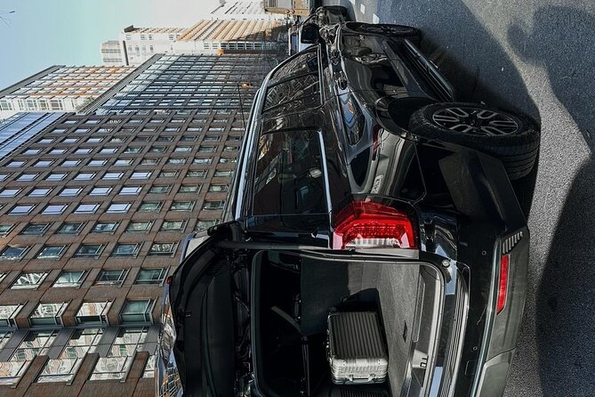 Black SUV Transfer From or To JFK, LGA, EWR - All Fees Included - Accessibility and Additional Services