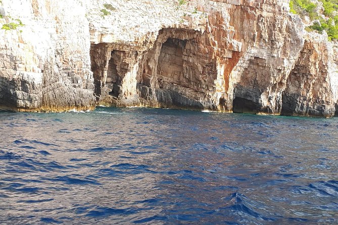 Blue Cave and Hvar Island - Five Island Tour From Split - Insights Into the Included Activities and Amenities