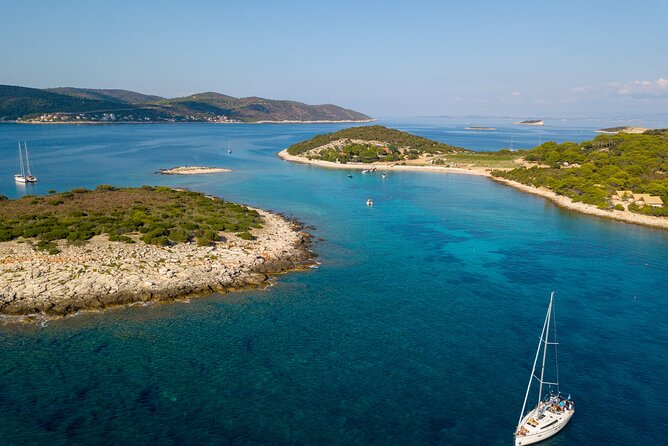 Blue Cave and Town Hvar With 5 Island Boat Tour - Visiting the Blue Cave