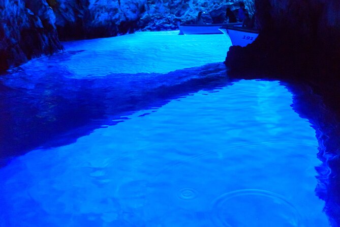 Blue Cave and Town Hvar With 5 Island Boat Tour - Discovering Hvar Old Town