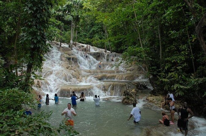 Blue Hole and Dunn's River Falls from Montego Bay - FAQ