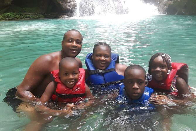 Blue Hole Tour from Ocho Rios - Transportation and Group Size
