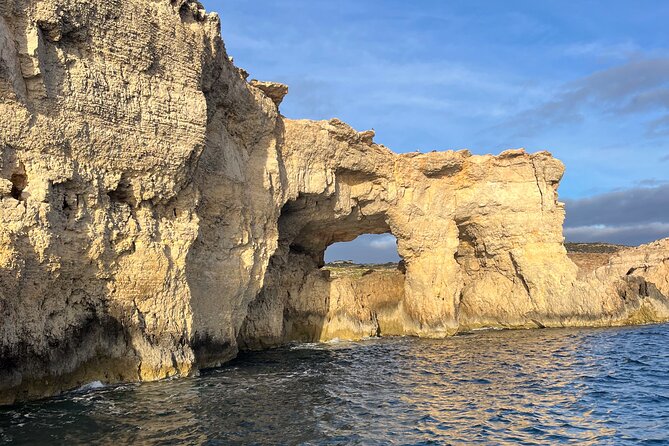 Blue Lagoon Ferry and Caves Tour - Who Should Consider This Tour?