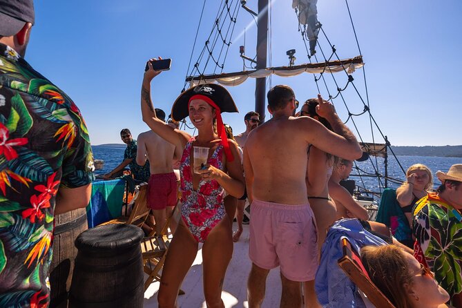 Blue Lagoon & Underwater Museum from Split with Lunch & Drinks - FAQ