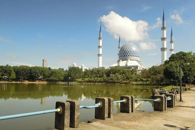 Blue Mosque and Batu Caves Private Tour from Kuala Lumpur - Key Points