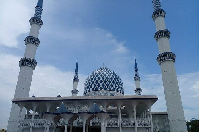 Blue Mosque and Batu Caves Private Tour from Kuala Lumpur - FAQs