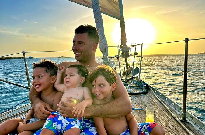 Blue Parrot Snorkel Sail with 4 course lunch or dinner in Aruba - FAQ