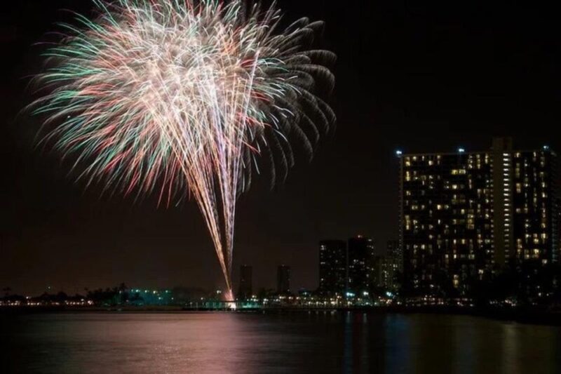 Board from Waikiki Beach: Friday Night Fireworks sail - FAQ