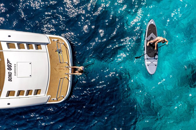 Boat discovery: private one-day Korula adventure - The Crew and Service