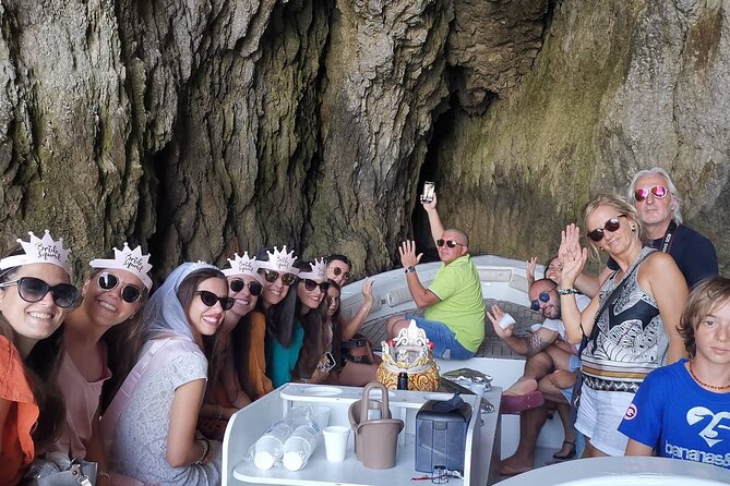Boat Excursion on the Island of Ortigia With Snorkeling to the Sea Caves - Onboard Amenities and Entertainment