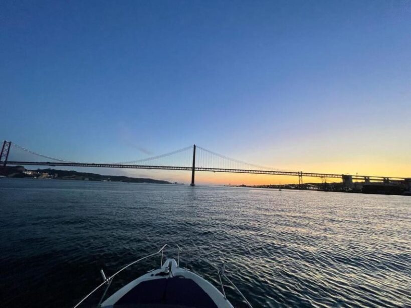 Boat Lisbon Sightseeing Tagus River | Food&Drinks | Diving - Who Should Consider This Tour?