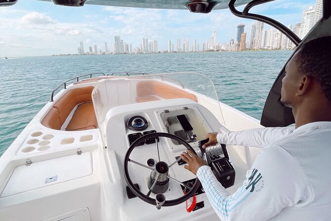 Boat Rental for the Rosario Islands up to 15 People. - Key Points