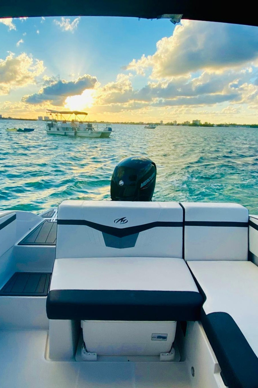 Boat Rental with Captain in Miami Beach - up to 6 people - The Sum Up