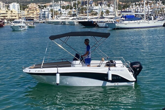 Boat Rental Without a License in Benalmádena - Key Points