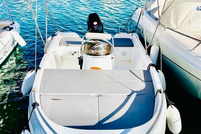 Boat Rental Without a License in Benalmádena - Boating Without a License