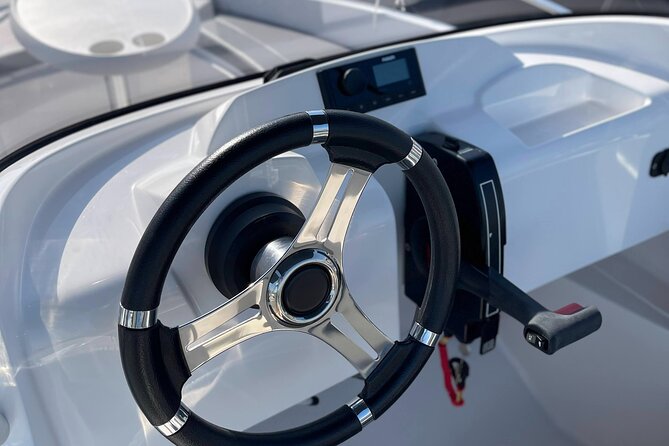Boat Rental Without License in La Marina De Valencia - Experience and Amenities