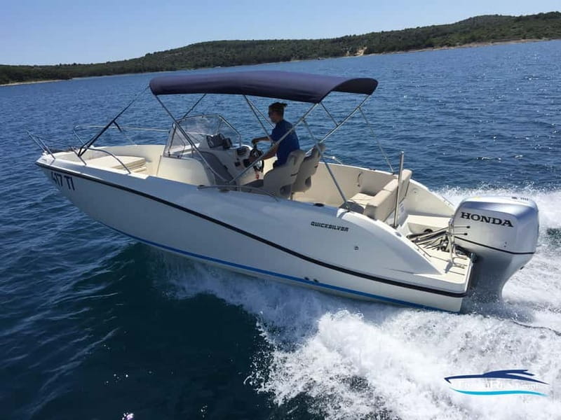 Boat rental without qualifications - The Practicalities: Pricing, Duration, and facilities