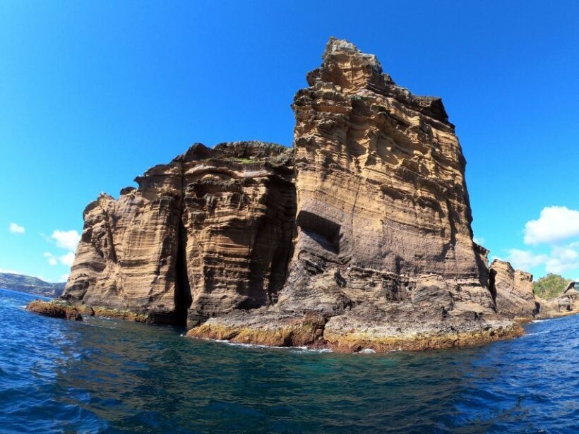 Boat Tour around Vila Franca do Campo Islet in Azores - An In-Depth Look at the Vila Franca do Campo Islet Boat Tour
