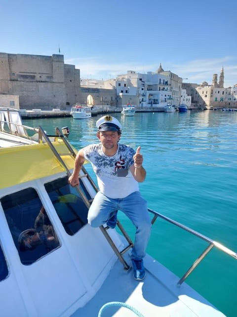Boat tour in Monopoli of 1.30h - Discovering Monopoli by Sea: The Experience in Detail