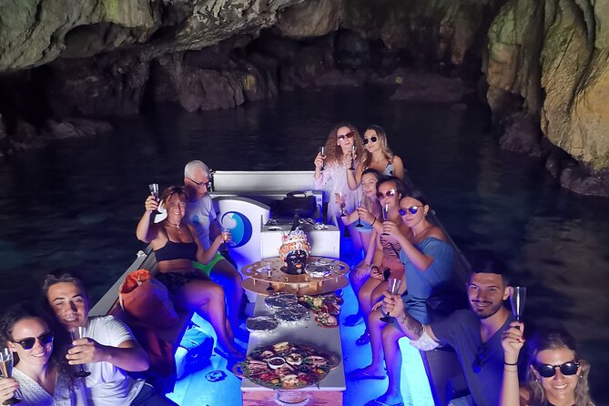 Boat Tour of Ortigia, Sea Caves, Pillirina and Snorkeling - Ideal for Couples and Small Groups