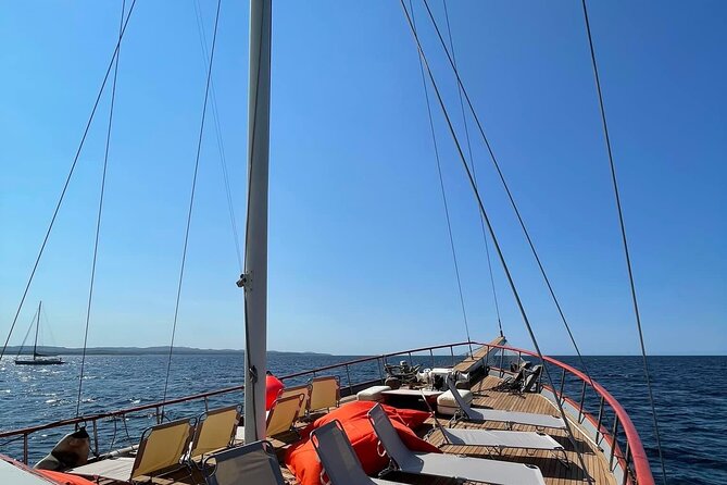 Boat tour of San Pietro Island - Who Will Love This Tour?