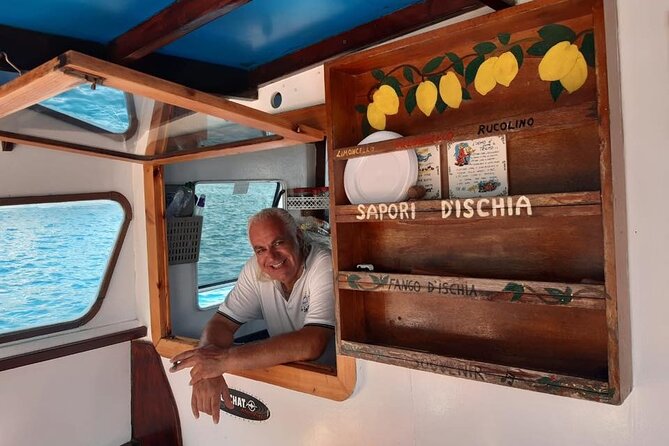 Boat tour of the island of Ischia with lunch and bath - Key Points