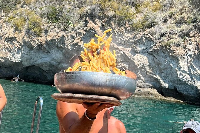 Boat tour of the island of Ischia with lunch and bath - FAQs