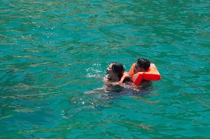 Boat Tour Snorkeling Tour with Guide, Drinks and Fruit - FAQ