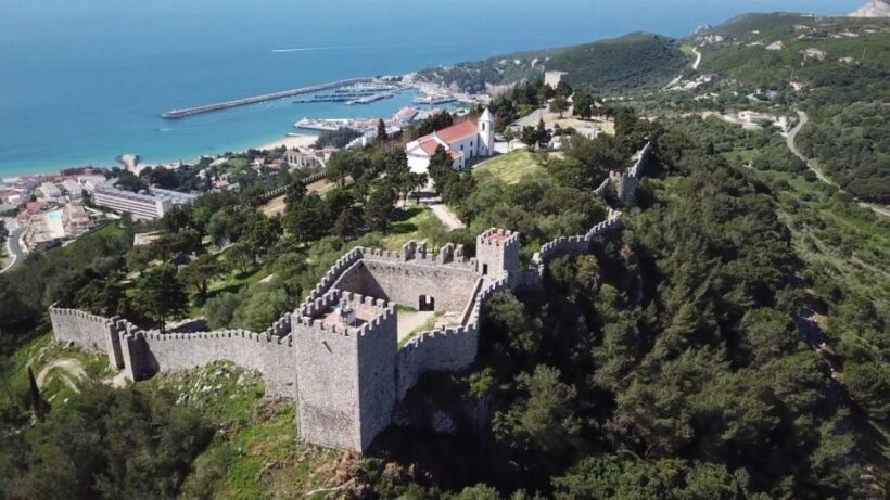 Boat Trip and Jeep Tour with Lunch in Arrábida - Key Points