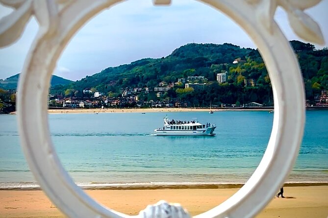 Boat trip through the bay and the coast of Donostia San Sebastián - Key Points