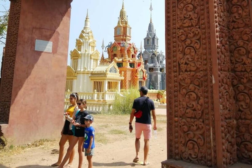 Boat trip to silk island with English speaking guide - Authenticity and Guides