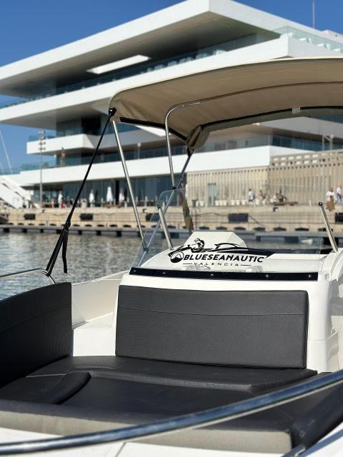 BOAT WITHOUT A LICENSE IN VALENCIA - Key Points