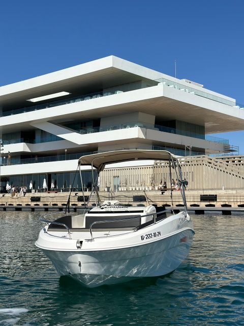 BOAT WITHOUT A LICENSE IN VALENCIA - What to Expect During Your Day on the Water