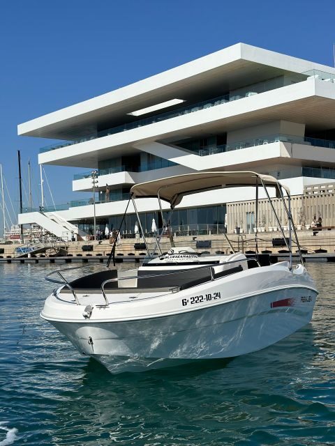 BOAT WITHOUT A LICENSE IN VALENCIA - The Value of This Experience