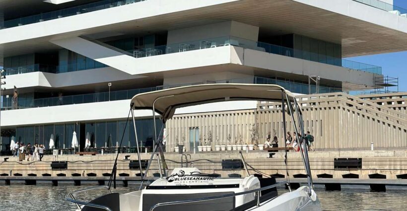 BOAT WITHOUT A LICENSE IN VALENCIA - The Sum Up